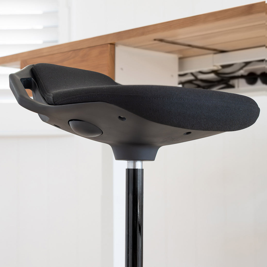 Desky Sit Stand Pro Active Stool | Desky Canada